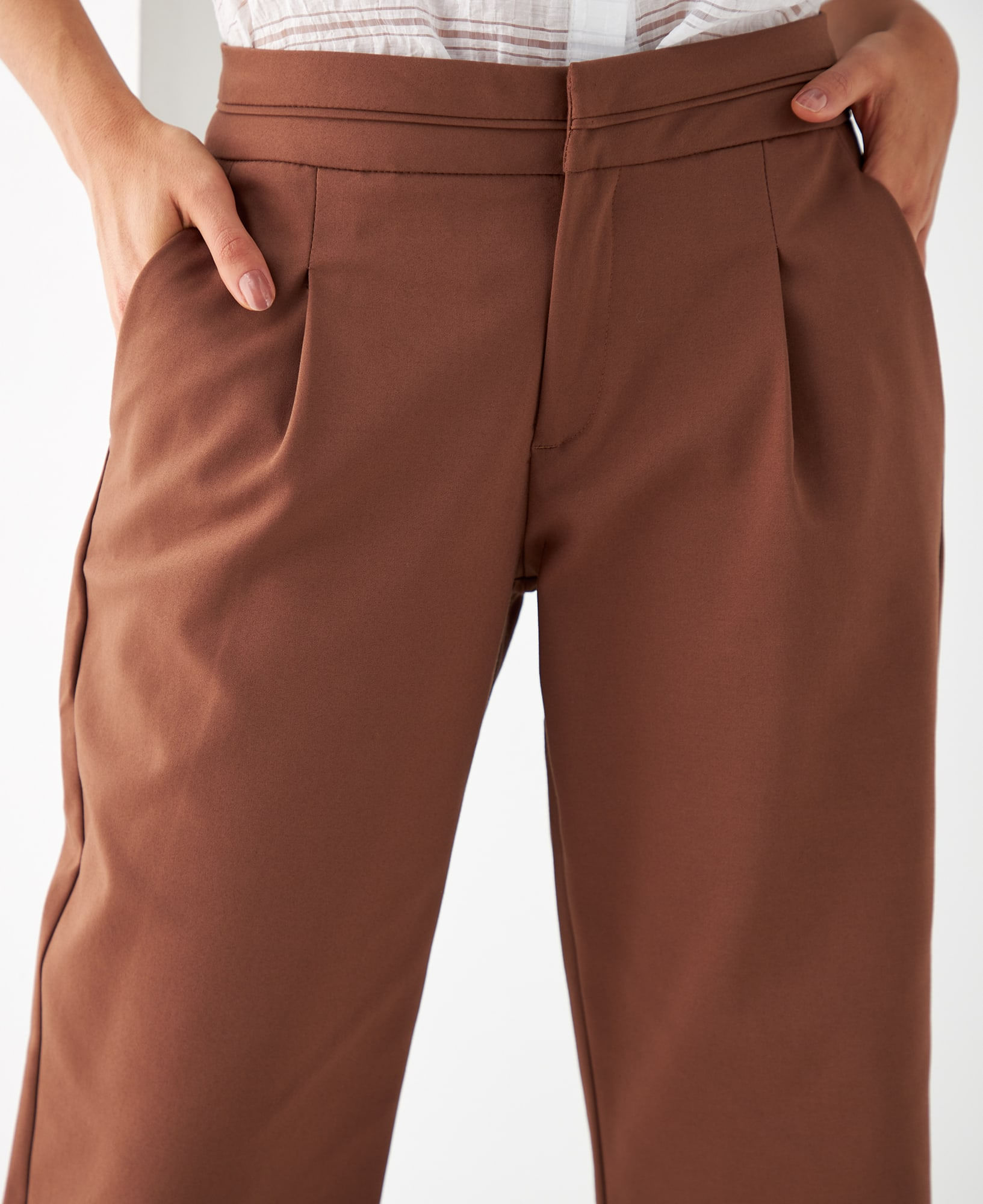 Pantalón con dobladillo en ruedo para mujer | Tienda Online